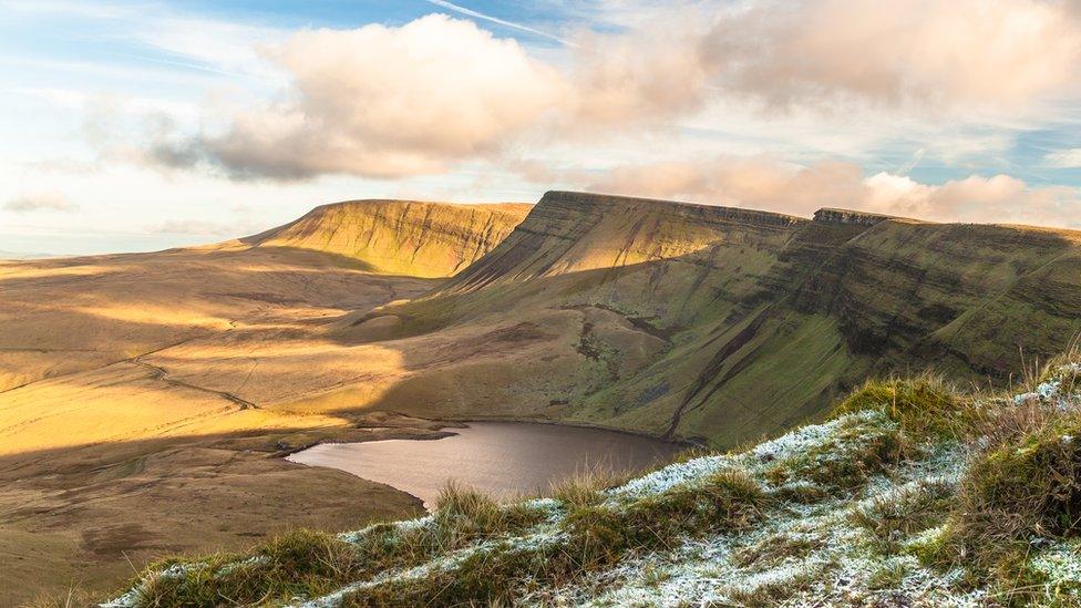 Prydferthwch y Parc // The Beauty of the Beacons - BBC Cymru Fyw