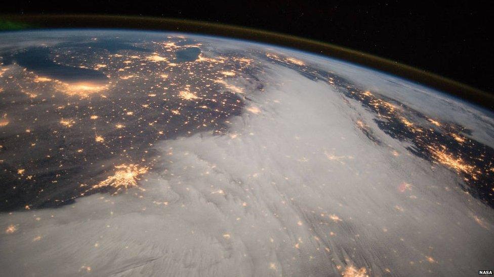 In pictures: Nasa releases pictures of Earth's beauty - BBC News