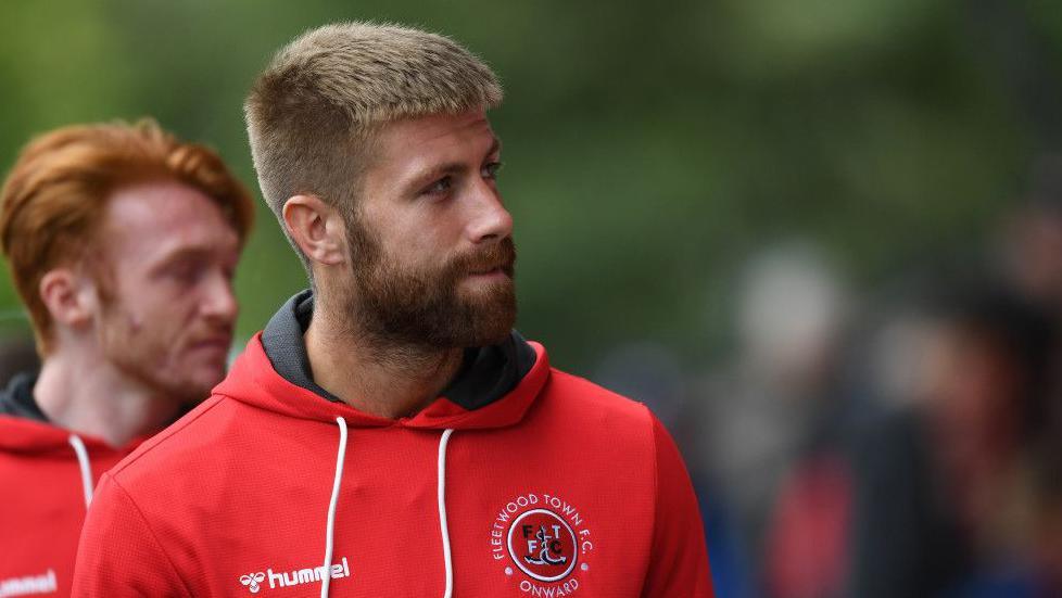 St Mirren: Shaun Rooney 'thrilled' to join Robinson's side - BBC Sport