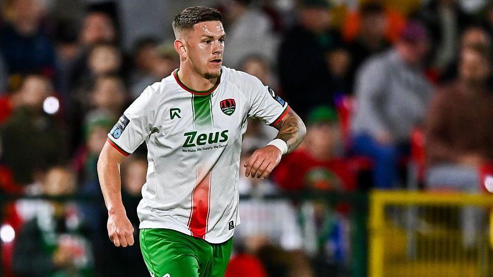 Irish Premiership: Ballymena United sign free agent Sean Murray - BBC Sport