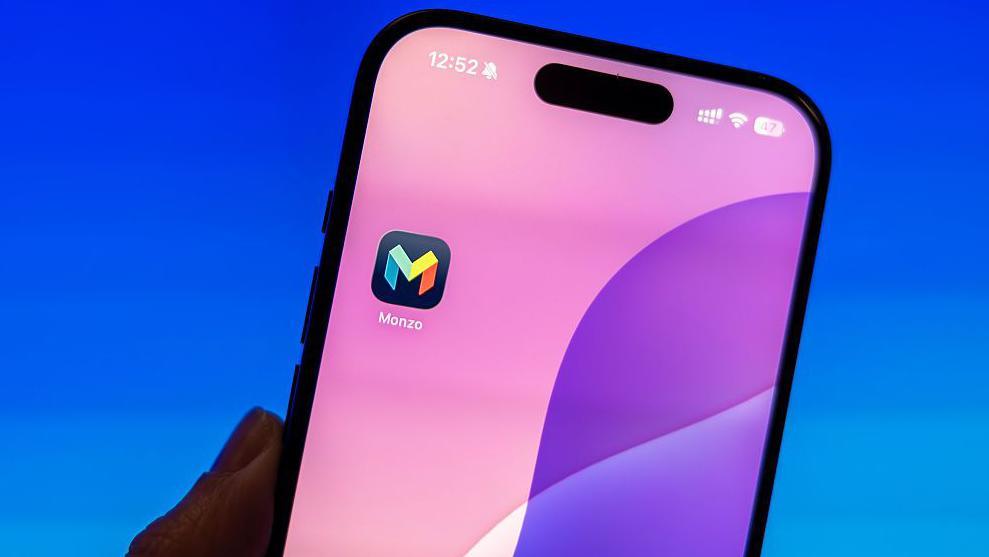 Monzo bank says issue affecting its mobile app resolved - BBC News