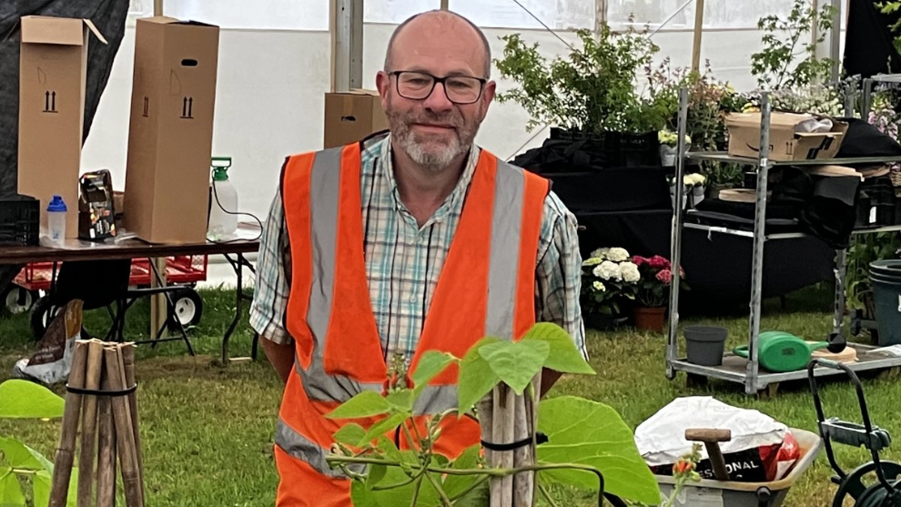 Royal Cornwall Show: Flower marquee set to brighten wet start - BBC News