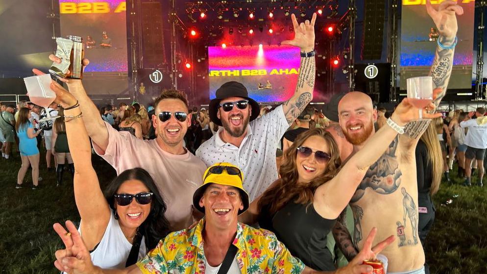 Radio 1's Big Weekend in Sunderland under way - BBC News