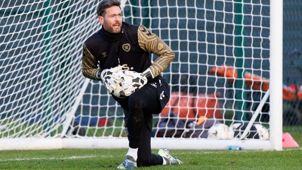 Hearts: Craig Gordon 'too important' amid no approaches - BBC Sport