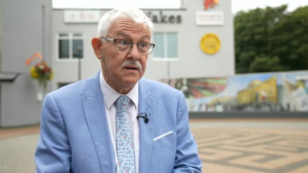 Elcock Reisen customers should get money back, says boss - BBC News