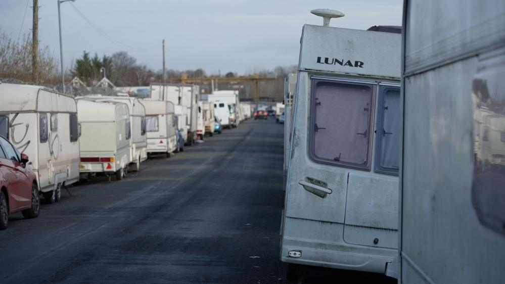 What are the 'meanwhile' sites for van-dwellers in Bristol? - BBC News