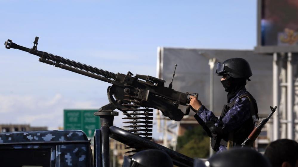 Iran says its forces 'waiting' as US troops arrive in region - BBC News