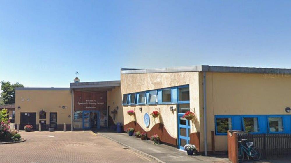 Falling pupil numbers prompt school review across west Berkshire - BBC News