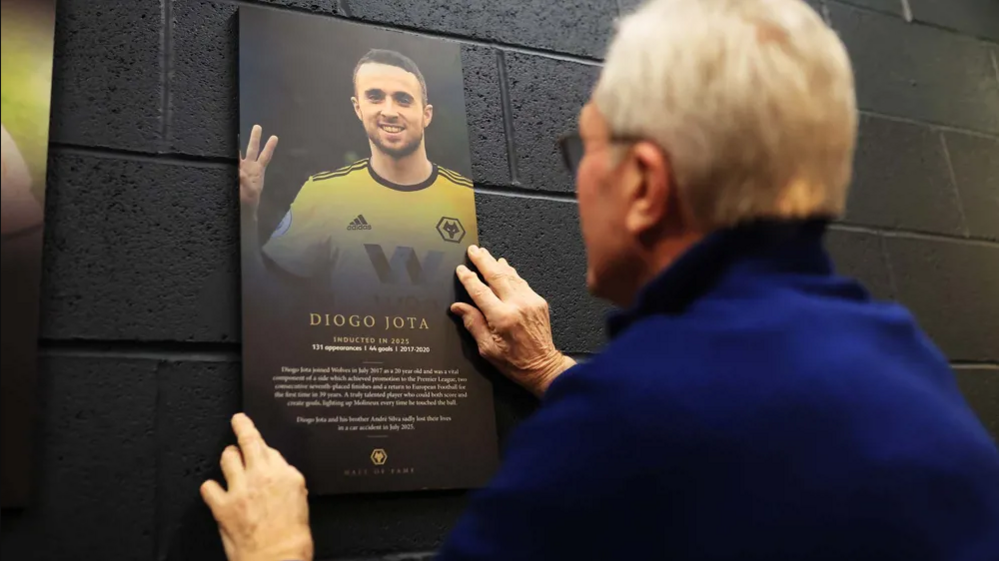 Wolves ceremony held to honour Diogo Jota - BBC News