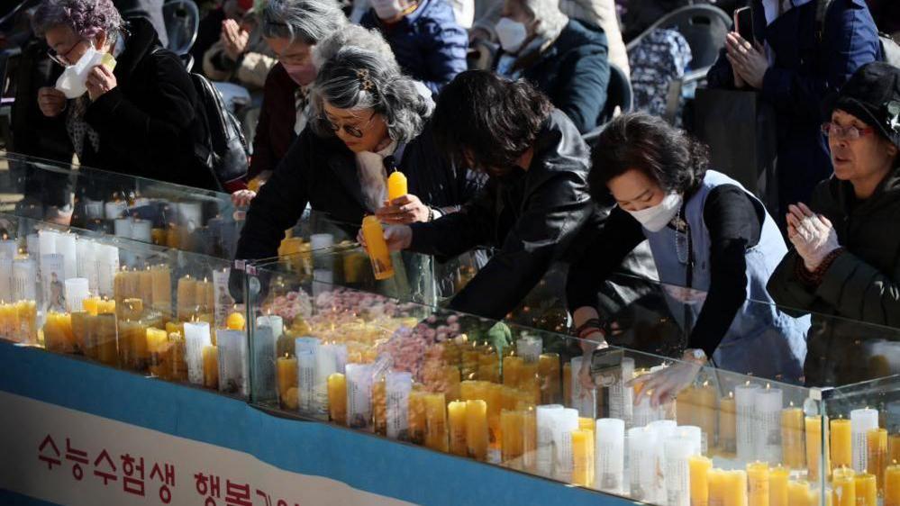 Suneung: South Korea exam chief quits over 'insane' English test - BBC News