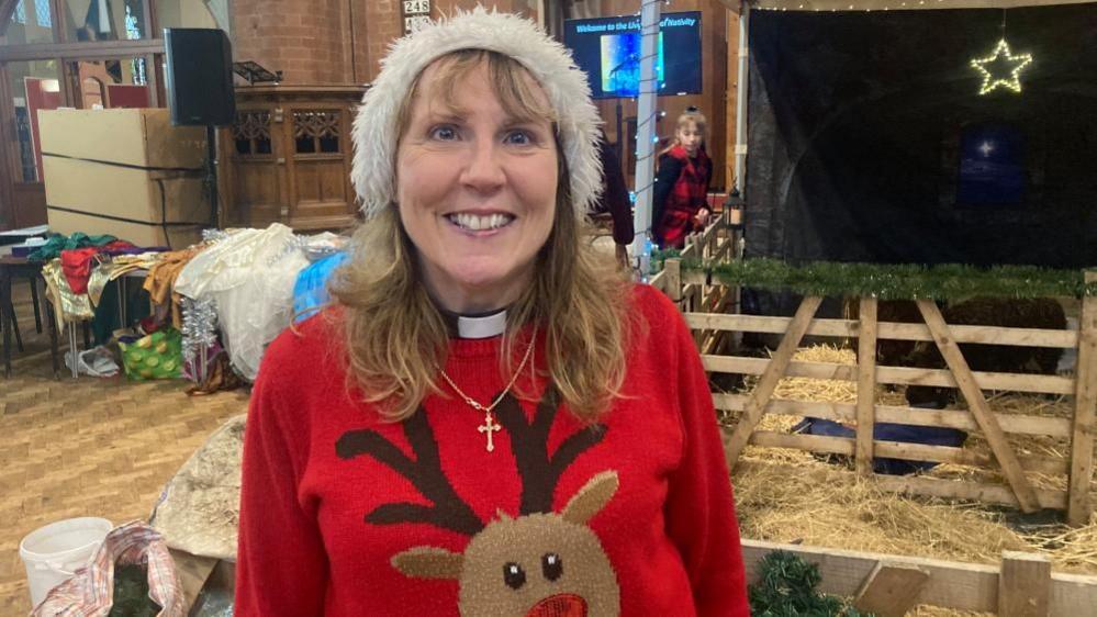 Animals among stars in Coventry church's nativity play - BBC News