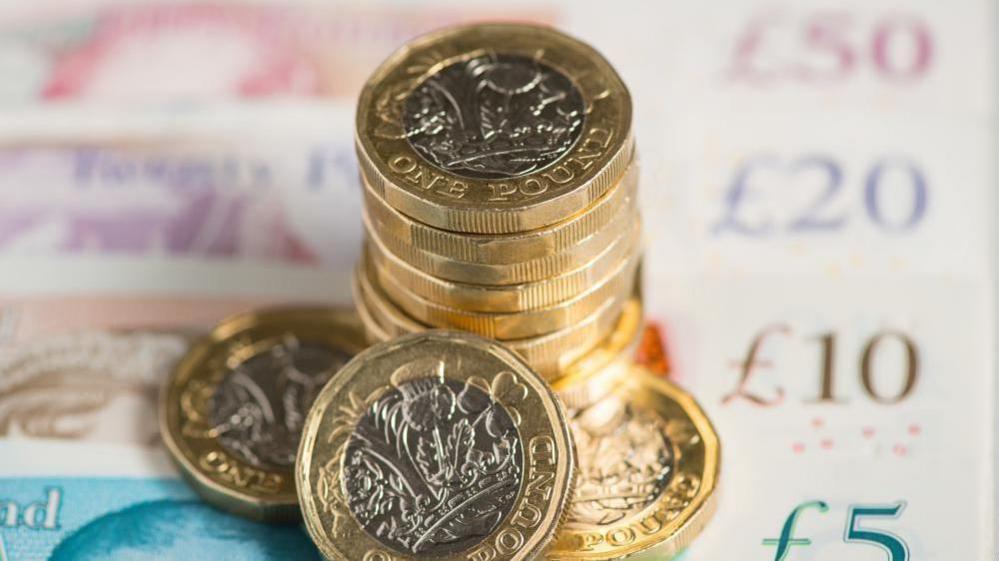 Crisis grants launched for struggling Bradford families - BBC News