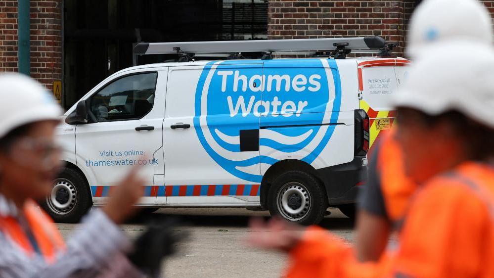 Thames Water project to disrupt Loughton roads for three years - BBC News