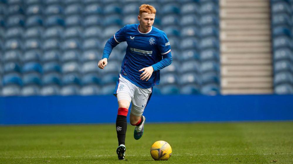 Rangers full-back Adam Devine joins Queen's Park on loan - BBC Sport