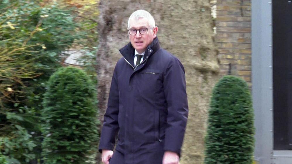 Tim Allan: Who is the latest No 10 departure under Keir Starmer? - BBC News