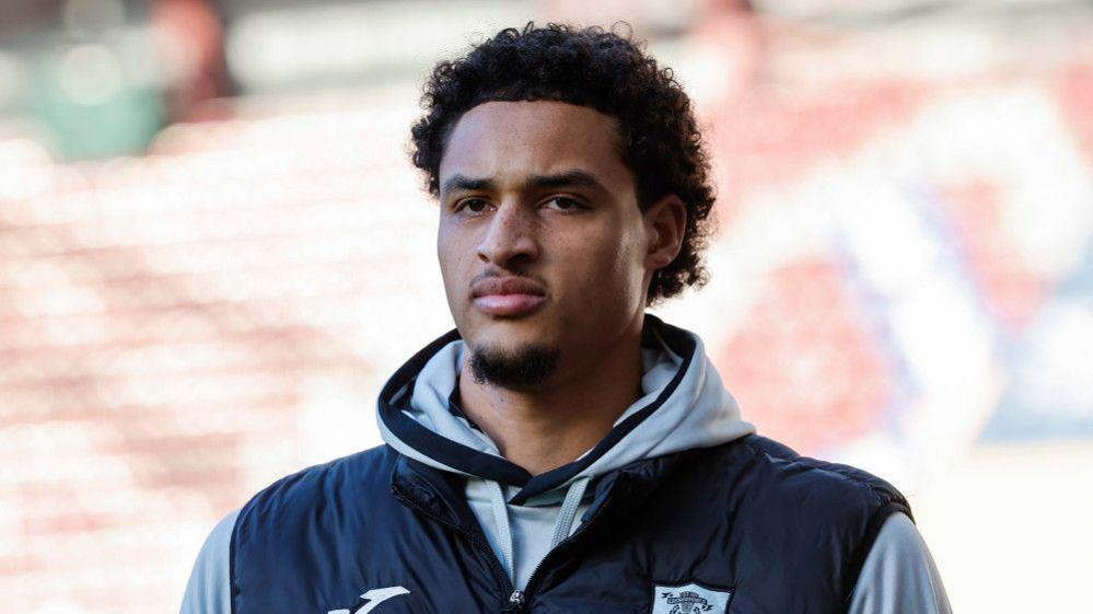 Martindale confirms Yengi loan exit with Livi set for windfall - BBC Sport
