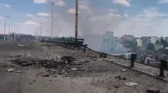 Пошкоджений міст у Херсоні 