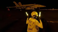Diyaaradaha dagaalka ee Mareykanka F/A-18 ayaa loo adeegsaday weerarka