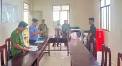 Cơ quan điều tra tống đạt lệnh bắt tạm giam hôm 29/7/2025 với năm cán bộ công an trại tạm giam ở Kiên Giang về tội dùng nhục hình khiến một phạm nhân tử vong