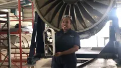 Rachel Mansawan, 24 tahun, lulusan Aircraft Mechanical Engineering, dengan fokus pada mesin dan struktur pesawat, di Aviation Australia, Brisbane, Queensland.