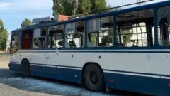 Автобус в Херсоні, постраждалий від російського обстрілу 8 серпня