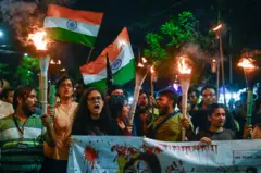 আরজি কর হাসপাতালে তরুণী পড়ুয়া-চিকিৎসককে ধর্ষণ ও খুনের প্রতিবাদ জানিয়ে রাস্তায় নেমেছিলেন বহু মানুষ।  