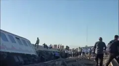 مسافران سرگردان قطار تهران کرمان بعد از چپ شدن قطار از روی ریل 
