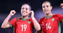 سجلت سكينة أوزراوي (يسار) هدفها الأول في بطولة غرب إفريقيا 2024 لتساعد بلادها على الوصول إلى النهائي الثاني على التوالي