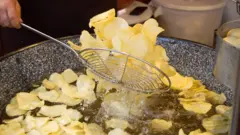 ઉપવાસમાં બટાટાની ચિપ્સ ખવાતી હોય છે