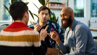 5 hábitos de conversa que podem melhorar suas relações - BBC News Brasil