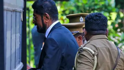 ශ්‍රී ලංකාව: ඉංග්‍රීසි දැනුම අවශ්‍ය ද? භාෂාව මනින මිනුම් දණ්ඩක් තිබේ ද ...