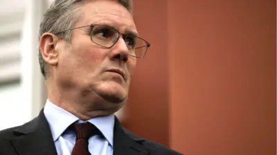 Met Police assaults: Attacks on officers up 40% during lockdown - BBC News