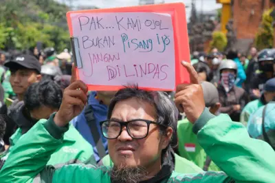 Tragedi Stadion Kanjuruhan: Menit-menit mematikan, ‘jeritan, tergeletak pingsan, tak bernyawa ...