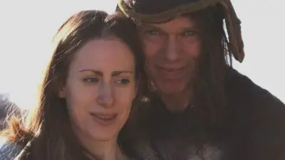 Met Police assaults: Attacks on officers up 40% during lockdown - BBC News