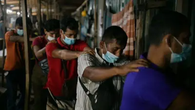 Siswa 'menyontek' terang-terangan di India. - BBC News Indonesia