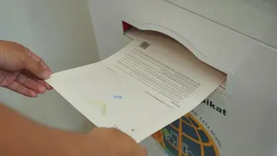 Model China 'bermata sipit', mengapa sejumlah orang beranggapan mereka ...