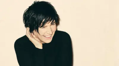 Met Police assaults: Attacks on officers up 40% during lockdown - BBC News