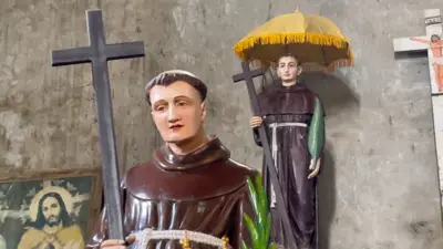 या ग्रामपंचायतीनं का केला मुलींच्या स्मार्टफोन वापरावर बंदी घालण्याचा ...