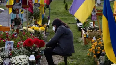 Pavement 'explodes' in Blackfriars injuring woman - BBC News