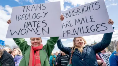 Perrie Edwards from Little Mix praised for showing childhood scar in ...