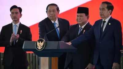 Mahasiswi ITB pembuat meme 'ciuman' Prabowo-Jokowi jadi tersangka - BBC News Indonesia