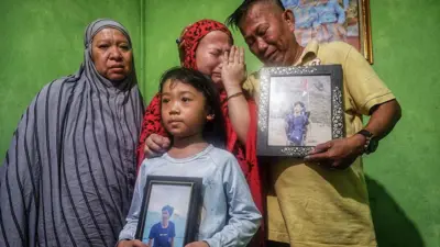 Tragedi Stadion Kanjuruhan: Menit-menit mematikan, ‘jeritan, tergeletak pingsan, tak bernyawa ...