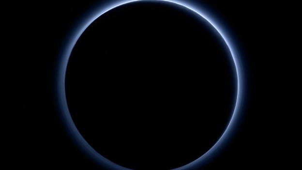La sonda New Horizons capta "el cielo azul" de Plutón - BBC News Mundo