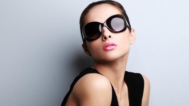 Luxottica: la desconocida compañía italiana que controla el mercado ...