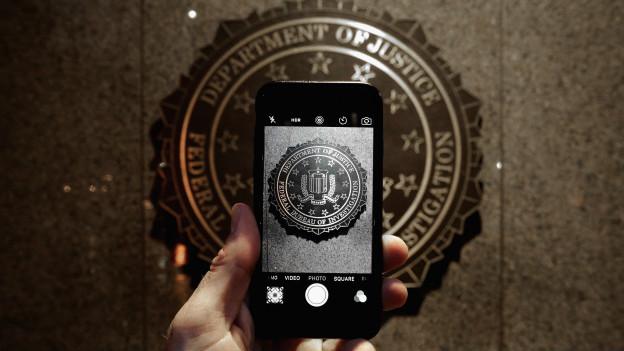 ¿Cómo logró el FBI desbloquear el iPhone del atacante de San Bernardino ...