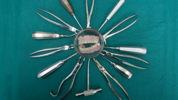 El horrible y misterioso caso de los dientes que explotaban con ...