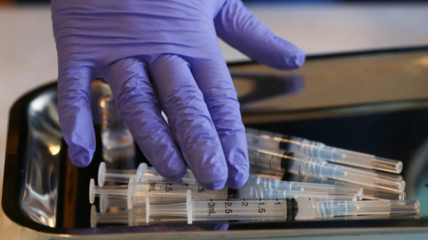 โควิด-19: ซิโนแวค-ซิโนฟาร์ม เทียบประสิทธิภาพสองวัคซีนจีนที่ไทยพึ่งพา ...