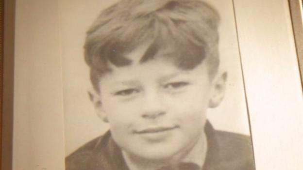 Cómo una mujer descubrió quién era el extraño que iba a visitar la ...