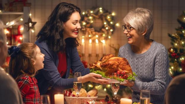 O que acontece com seu corpo quando você come demais - BBC News Brasil