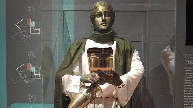 El kleroterion: la máquina que aseguraba que la democracia en Atenas ...